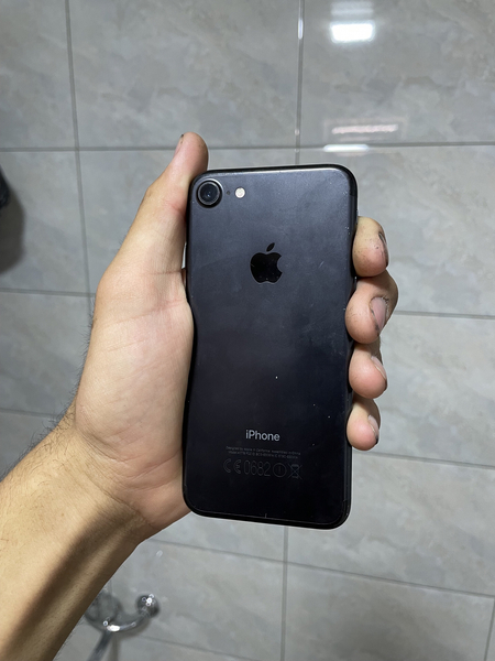 Iphone 7 rangi qora srochno sotiladi