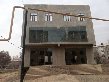 1 etaj bilan 2 etaj  pustoy 3 etaj uy bulgan manzil qarshi shahar.