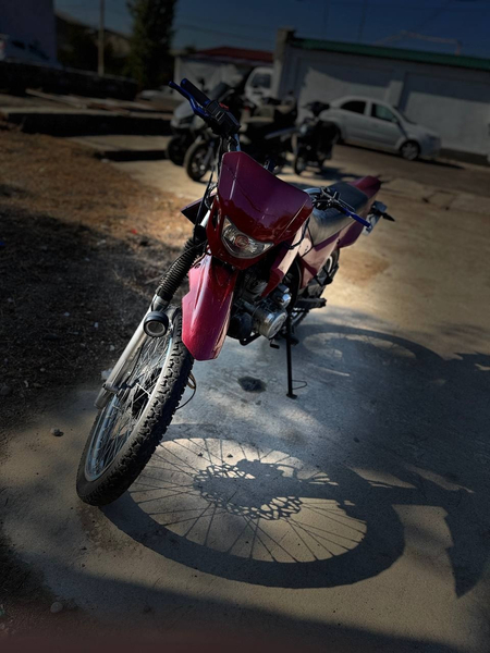 Enduro 200cc sotiladi