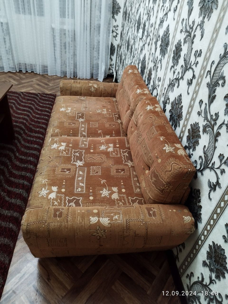 Продаётся раскладной диван, в хорошем состоянии!