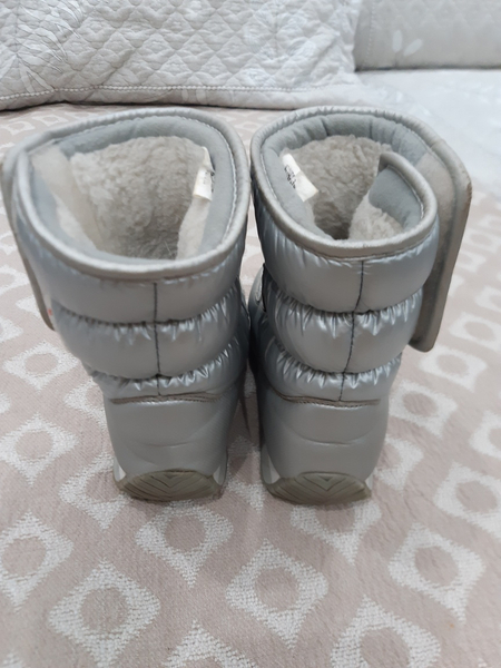 Продам  сапожки на девочек.