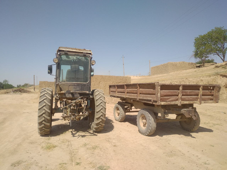 Traktor 28 tilichka pilikgi blan