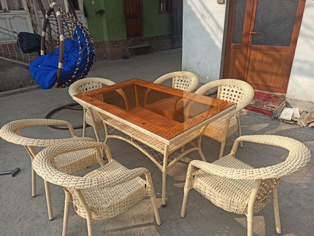 Toʻqilgan stol stullar