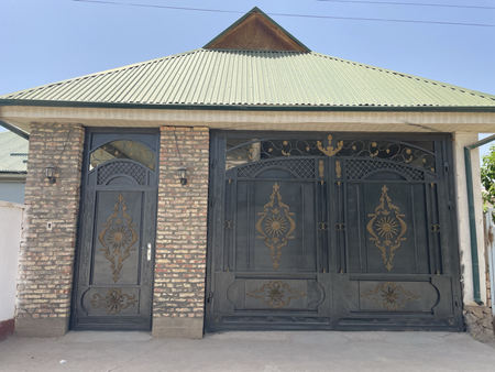 Muzrabot tuman markazida hovli joy