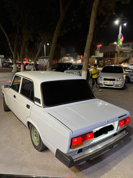 Vaz 2107 sotiladi