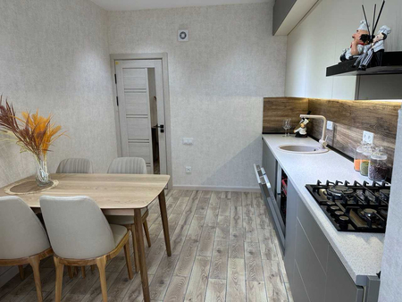 Продается квартира Люкс гостиница России 4/8/9 100м²
