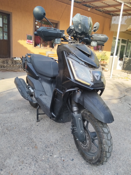 Tank skuter qora 90km tezligi 8000 yurgan