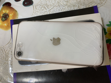 Iphone SE 2020 64 gb srochna sotiladi
