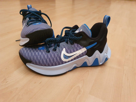Nike кроссовки новые