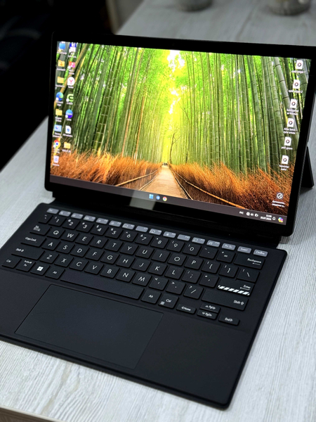 Asus Vivobook T3300K