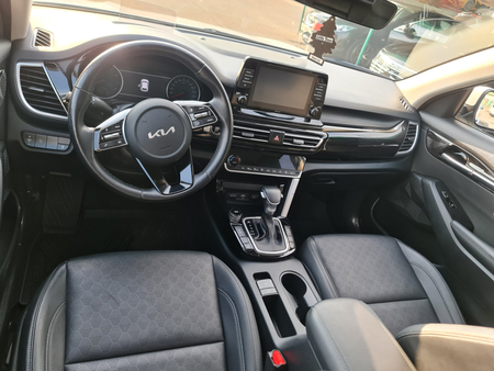 Kia Seltos самая топовая позиция 2021 декабрь