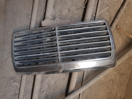 Капот Mercedes w124