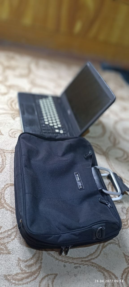 Dell  kuchli nout book 120 GB ssd karta va vidyo kartasi bor