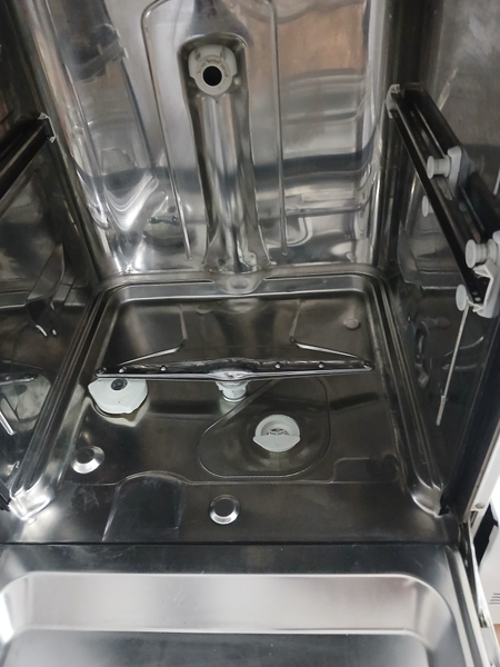 Hotpoint ariston на 12  персон. В отличном состоянии.