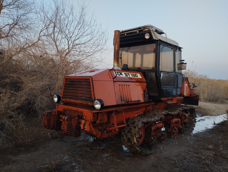 Bt 150 Traktor satiladi