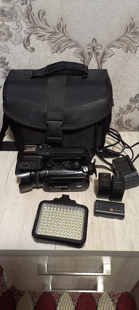 Видеокамера canon xa10 сотилади