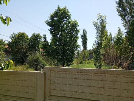 Продаётся зелёный участок вдоль дороги под строительство 16 соток