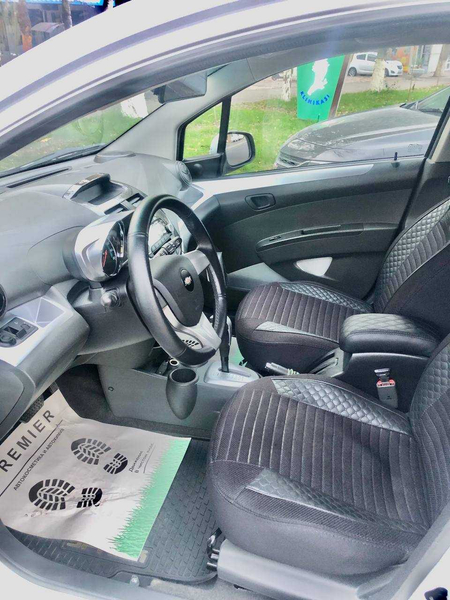 Prodaetsya Chevrolet (SPARK) 4full pozitsiya 2019g beliy 73000 probeg