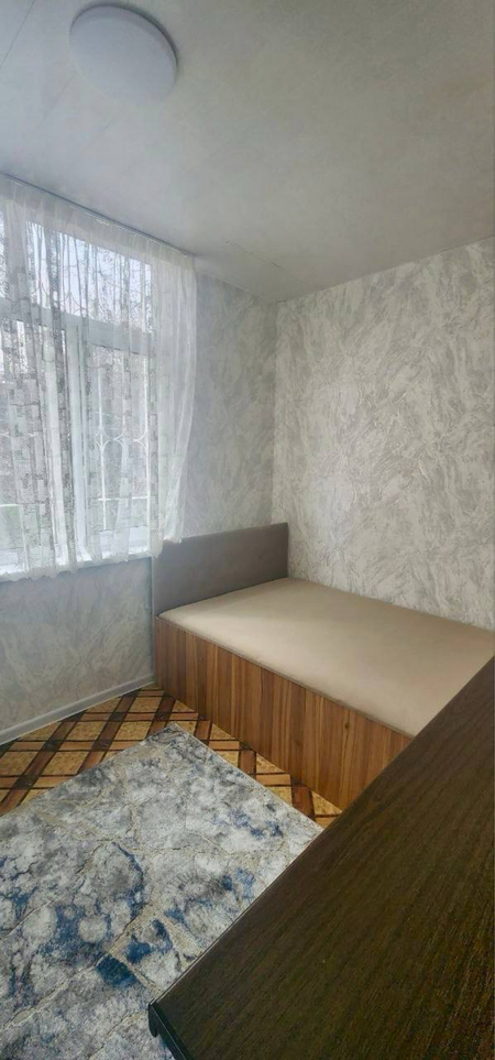 Чиланзар_2 (Кирпич 2/2/4) Продается квартира