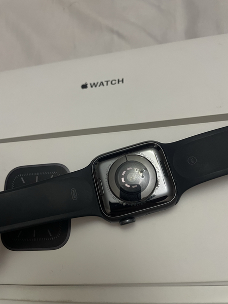 Srochni sotiladi Apple watch 5 32gb