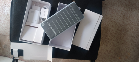 Срочно продаю телефон Redmi note 13