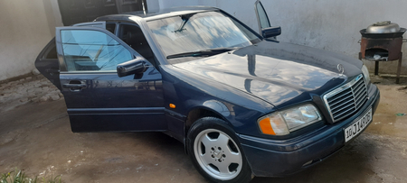 Срочно продажа Мерс с 180 w 202
