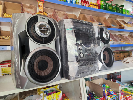 Sony musiqiy sentr xolati zoʻr ovozi va baslari juda yaxshi
Ovozi tini
