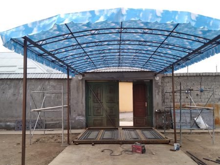 Banner tent ustanovka