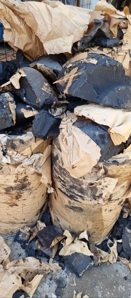 Qora saqich,bitum bor.Гудрон битум изол есть.