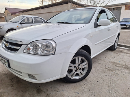 Продаётся Lacetti в отличном состоянии  механика 2013 год