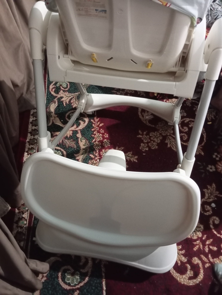 Фирменный стульчик для кормления.