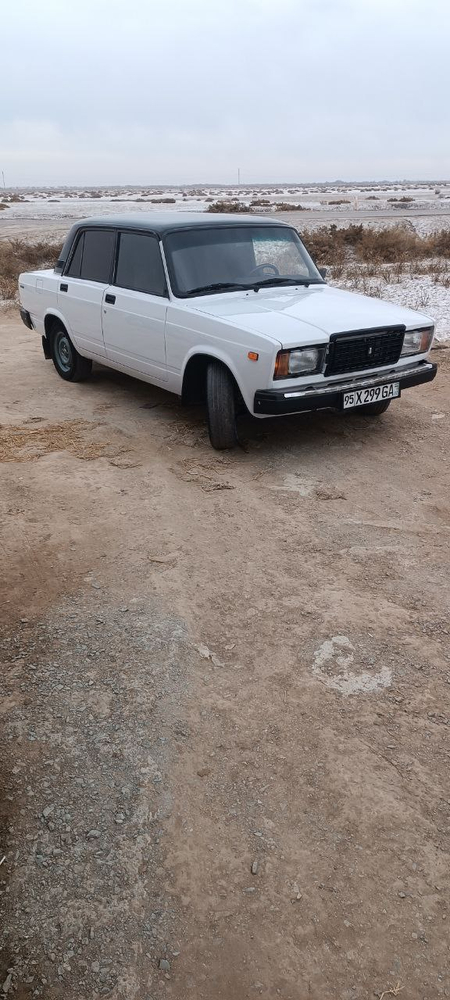 Lada 2107 sotiladi