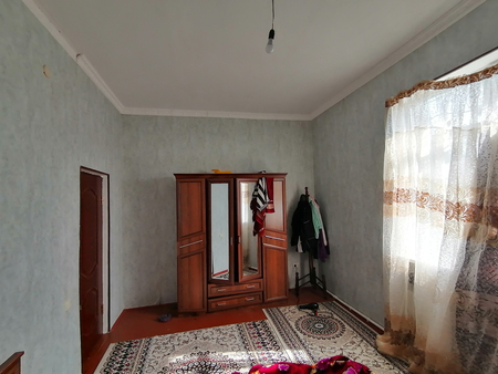 Ховли 4 хонали шароитлари билан аренда куяман 500 $. Оилали куяман.