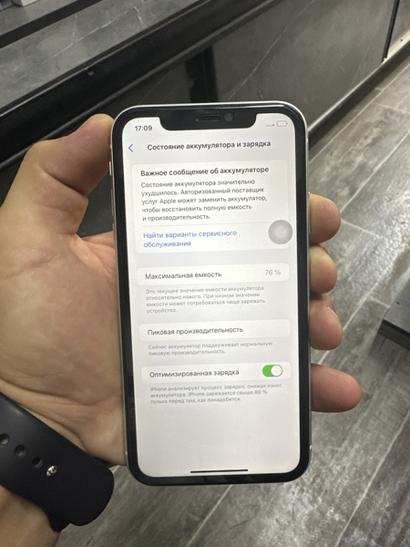 Продам IPhone xR с гарантией.
