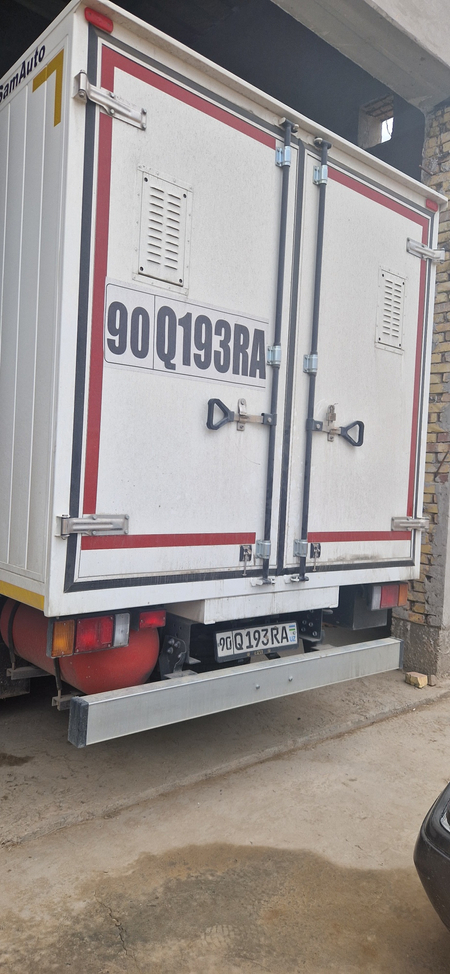 Isuzu 5 T Sotiladi yili 2023 xolati ideal