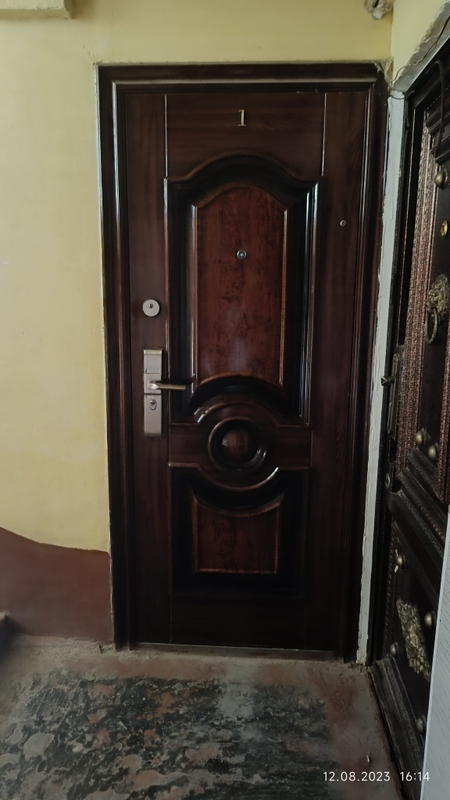 Продаётся 2-х комнатная квартира переделанная в 3-х,