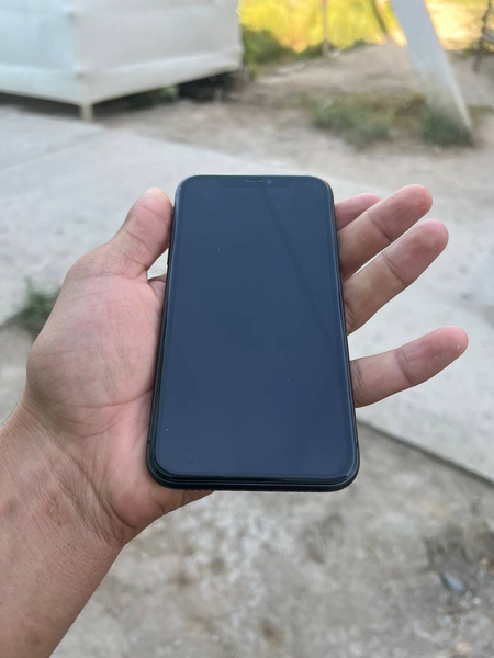 iPhone 11 sotiladi ishlashiga gap yoʻq narxi 3 mln 990 ming kelishamiz