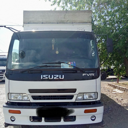Isuzu gruzovoy 10 tonnalik