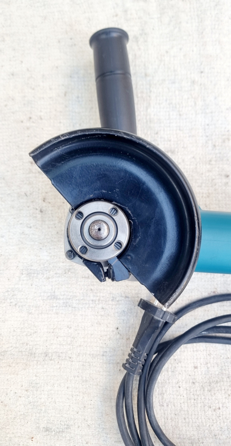 Болгарка MAKITA 9558HN диск 125 Y