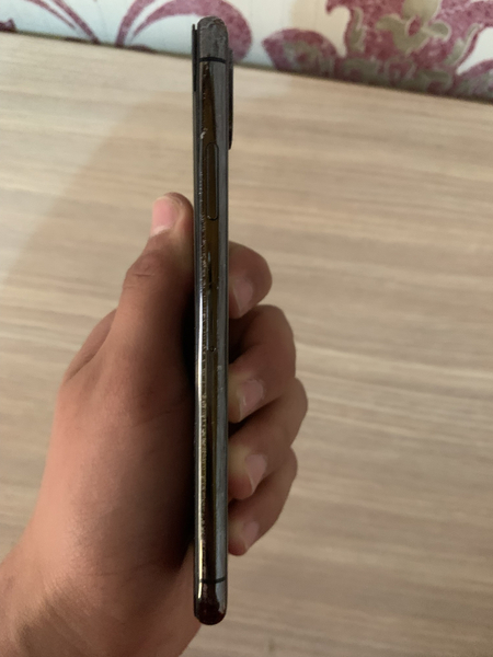 Iphone X srochna sotiladi