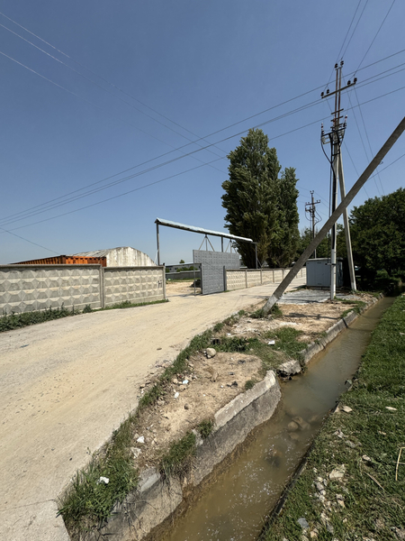 Arendaga 60 sotikli yerni bolib beriladi. Xasanboyda, sentrga yaqin