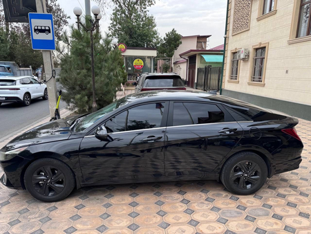 ELANTRA  Hyundai