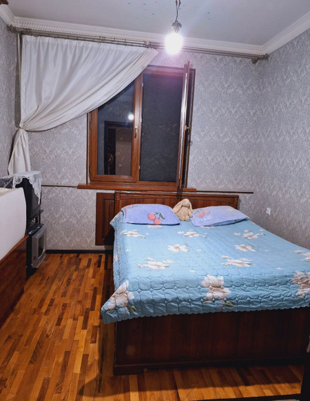 Продается квартира на 10 квартале Чиланзарского района.  3/3/4