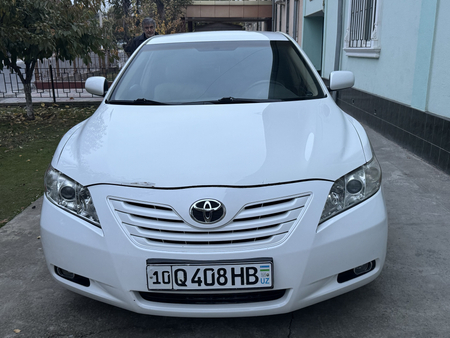 Toyota Camry sotiladi srochno