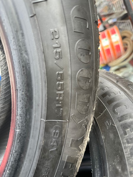 Goodyear 215/55/17R  2023 yili