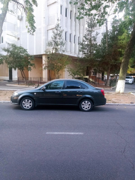 Срошна сотилади 10700$
