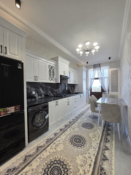 Продается 3 ком. Квартира площадью 98 кв.м. Ор. Супермаркет Буюк