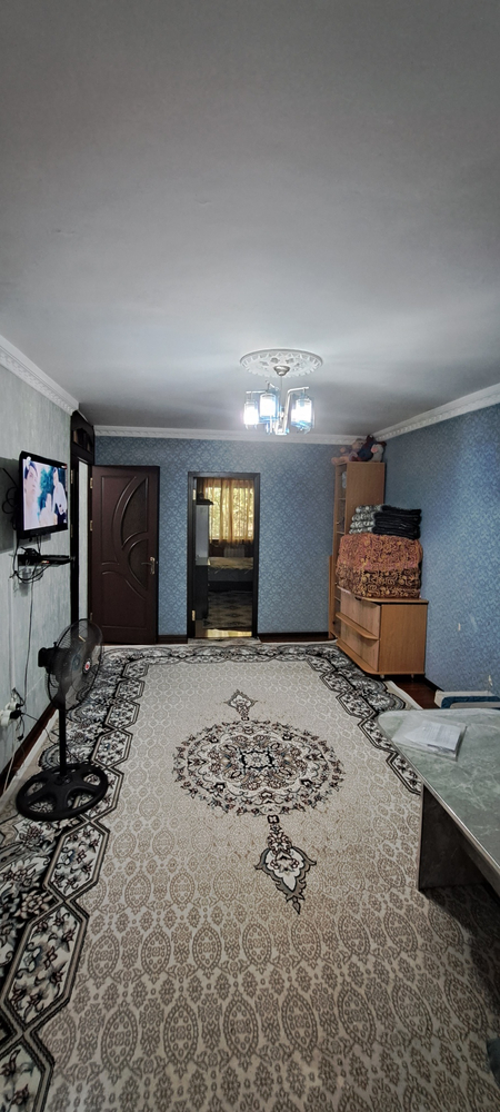 Чиланзар 4 Метро Мирзо Улугбек 2 комнатная Кирпич Балкон 2-4 Парк