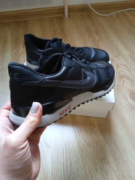 Мужские кроссовки от фирмы NIKE