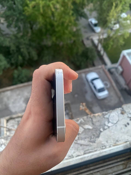 IPHONE 12 white 64 gb. yomkst 74